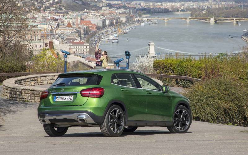 Mercedes-Benz GLA-Class AMG GLA45 4MATIC 2017 | SUV Drive